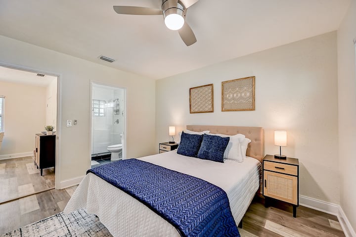 Remodeled, Near Anna Maria Island & Img - Anna Maria Island, FL