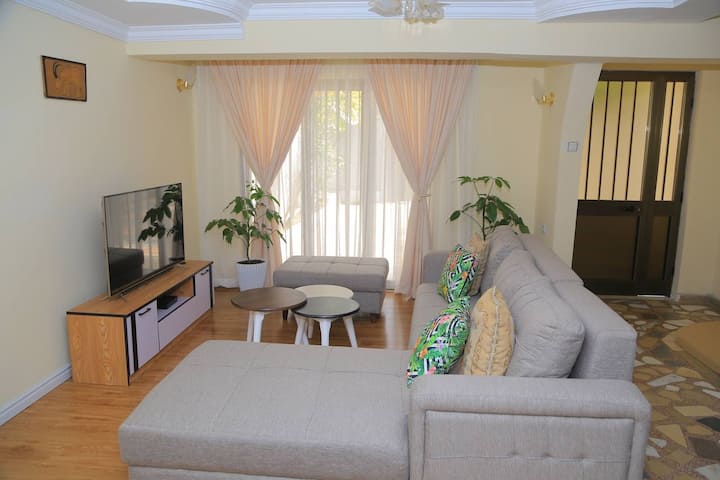 Modern/cozy Home Away From Home - Addis Ababa