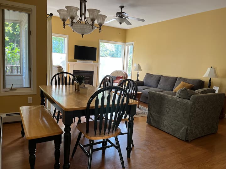 Cozy Condo Perfect For Families - Waterville Valley, NH