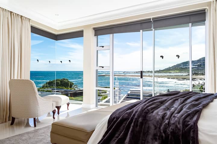 Stylish Villa, 100m From The Camps Bay Beach - Camps Bay