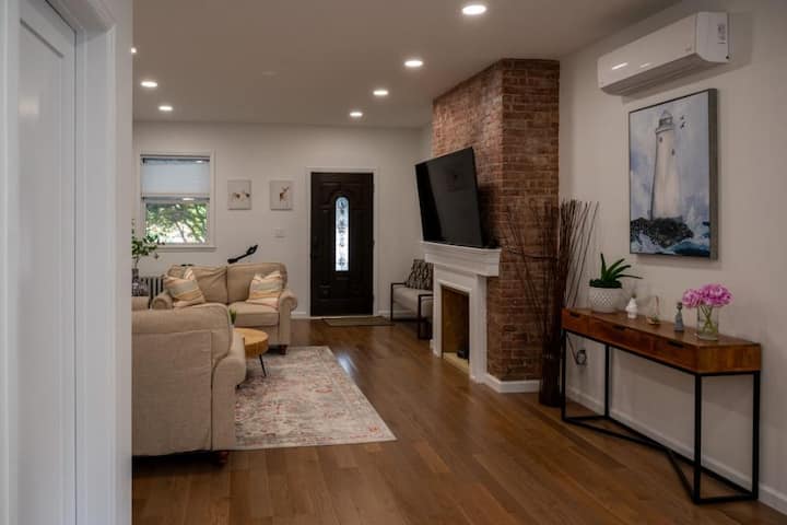Modern House In Staten Island - Staten Island