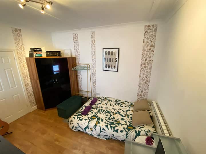 Cozy Guesthouse - Brentford
