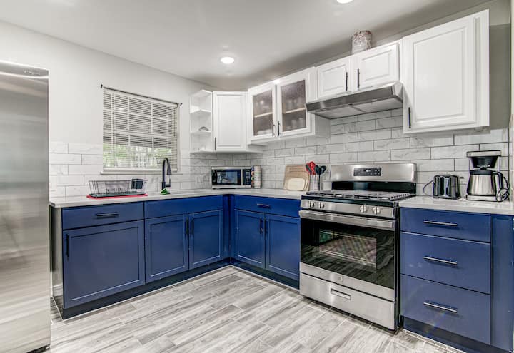 Remodeled Craftsmen - Huge Yard - Austin