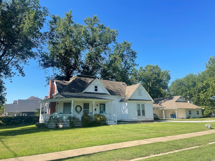 The Farmhouse - Rogers, AR