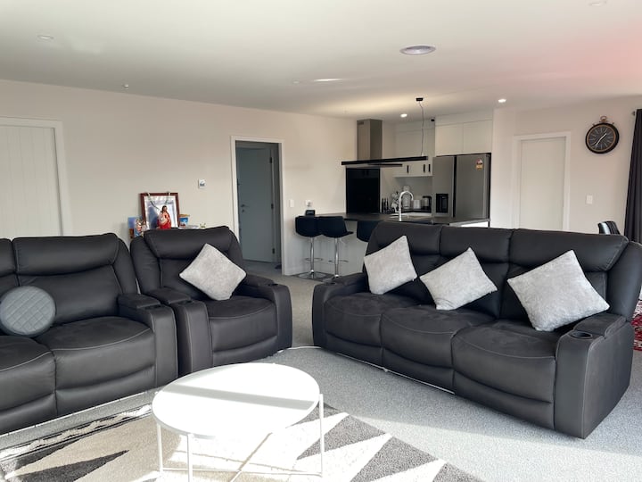 Welcome To J & Family, 1 Beautiful Room For You. - Taupō
