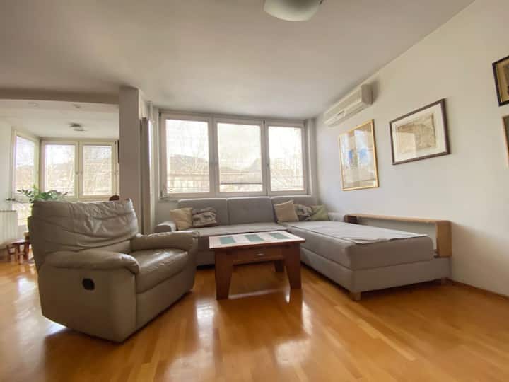 Cozy And Central Apartment Near The City Center - Sarajevo