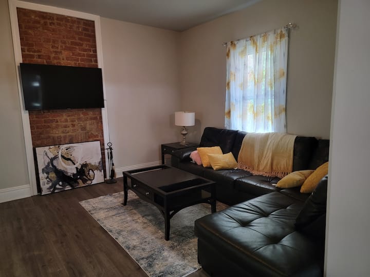 Efe's Lodge With King Size Bed - Richmond, VA