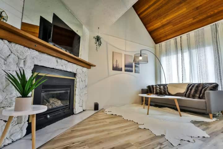 Ski-in Ski-out | Scandinavian Decor | Patio - Kimberley, BC, Canada