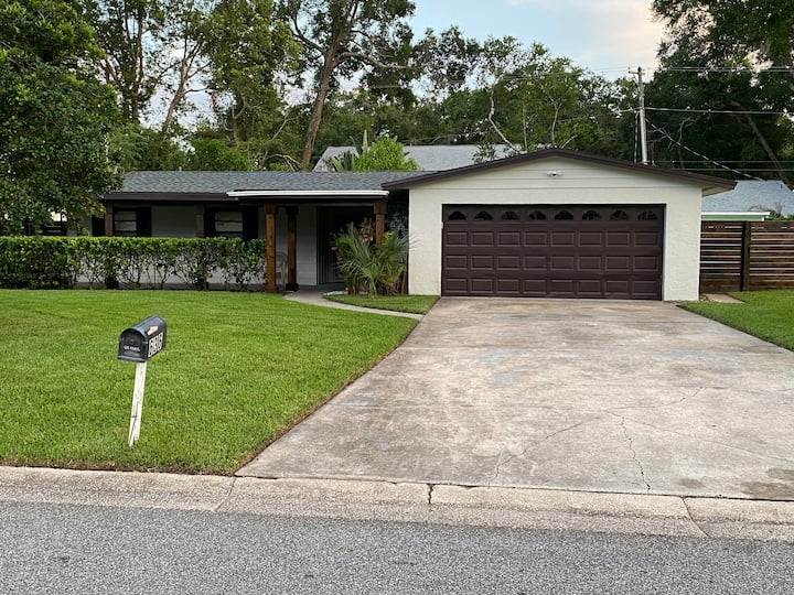 Charming 4/2 Single Family Home - Maitland, FL