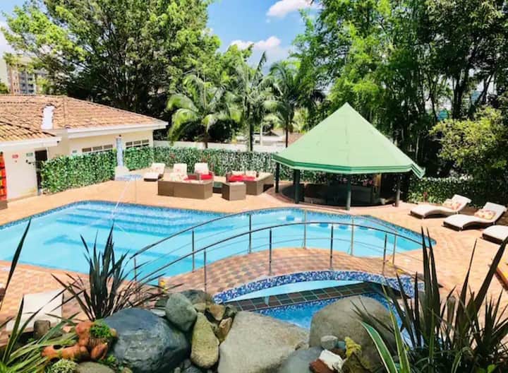 12 Br Poblado Pool Mansion A/c Jacuzzi 5min Lleras - Medellín