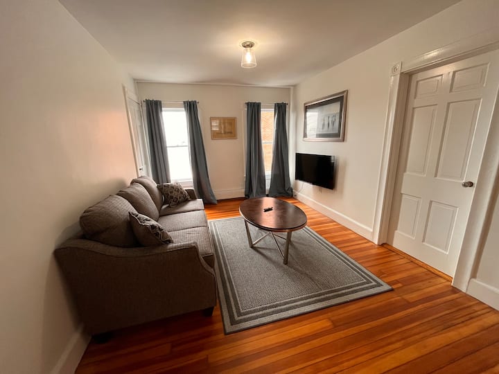 Harbor View Apartment - Newport, RI
