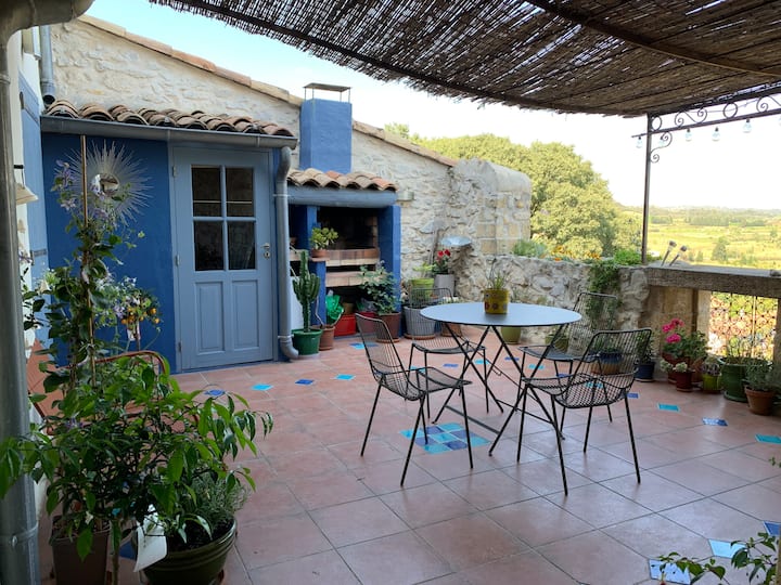 Une Maison Au Sommet Du Village - Remoulins