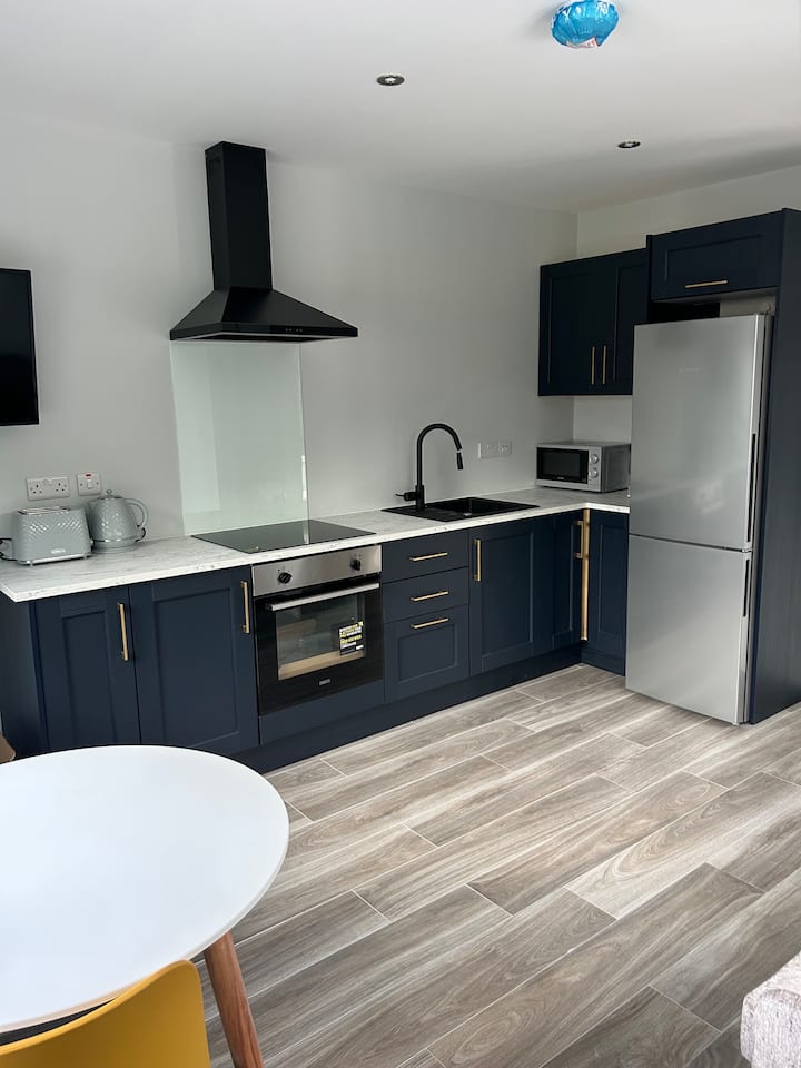 Stylish Killorglin Apartment With Private Parking - Dingle Peninsula