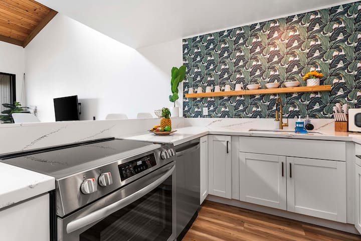 Mins To Ocean I By Main Strip I Pool I Hot Tub - Kailua-Kona, HI