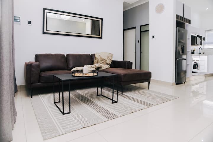 The Lofts Suite W/ Free Wi-fi, Parking & Patio - Windhoek
