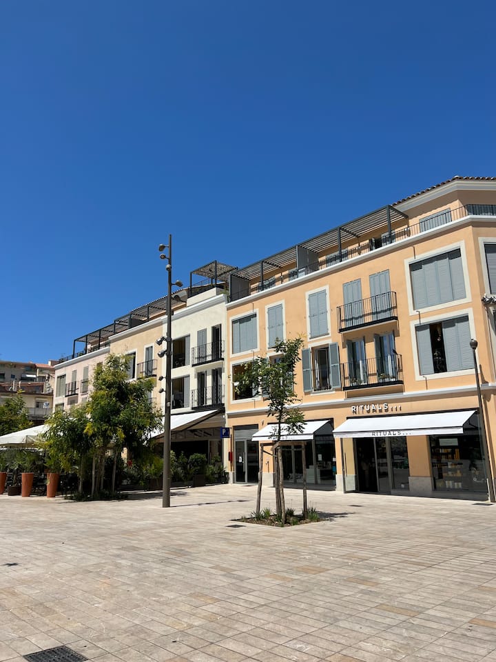 Appartement Neuf Dans Le Vieil Antibes. Garage - Antibes