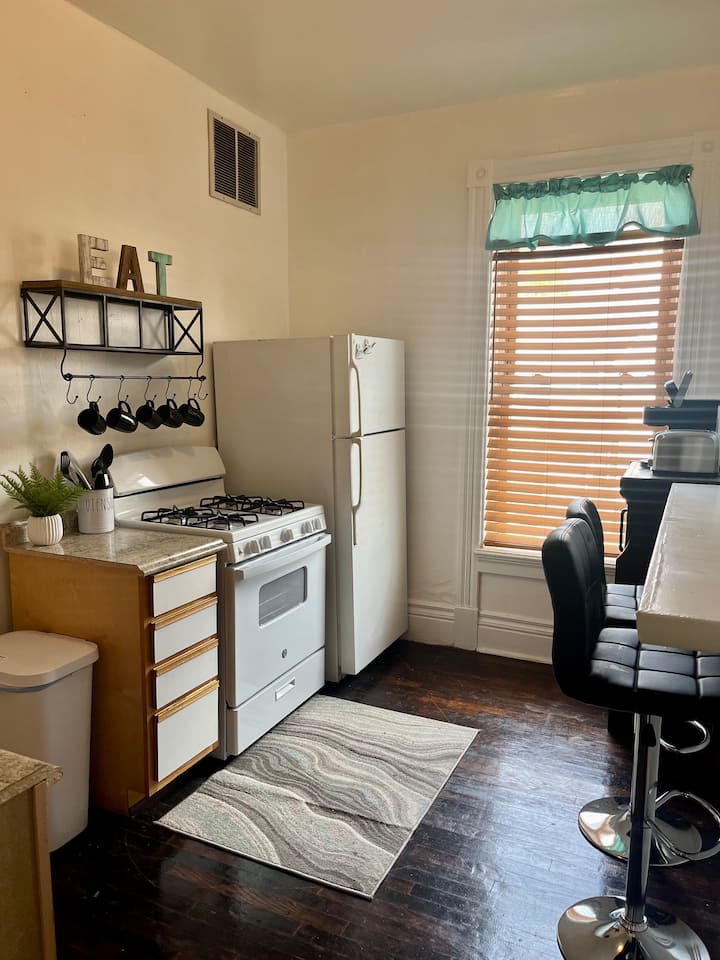 Cozy Apartment Downtown Bay City - Bay City, MI