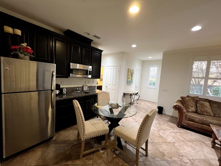 Private 690 Sq Ft Cozy Nextgen Sidehouse - Goliath, Valencia