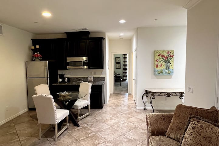 Private 690 Sq Ft Cozy Nextgen Sidehouse - Santa Clarita, CA