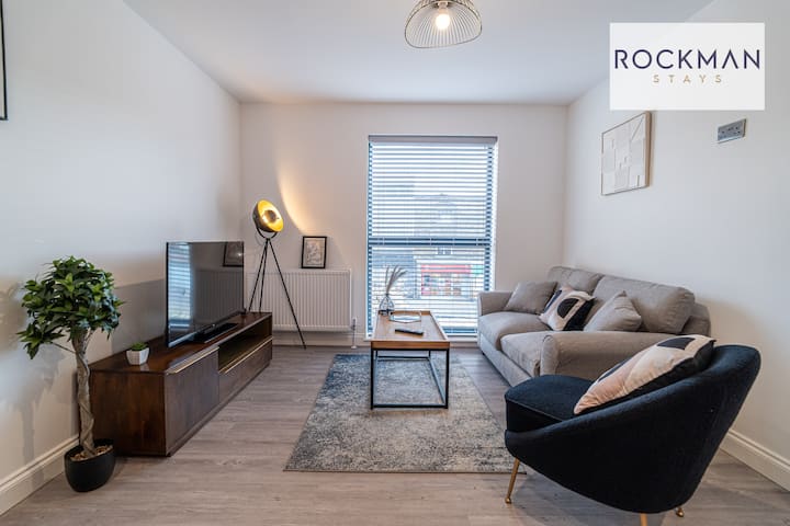 2 Bedrm |2 Bathrm - Contractors - Free Parking - Brentwood