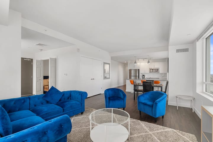 Spacious Apartment With Water View - Boston, MA