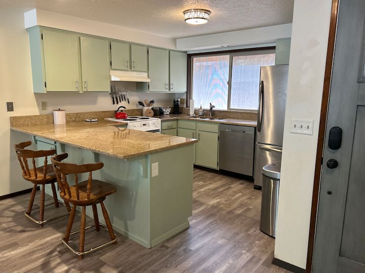 Quiet Sw Portland Home 15 Mins From Downtown - Beaverton, OR