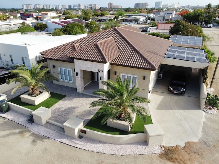 *Villa Oasis* (Close To Hotel Area/beaches) - Aruba