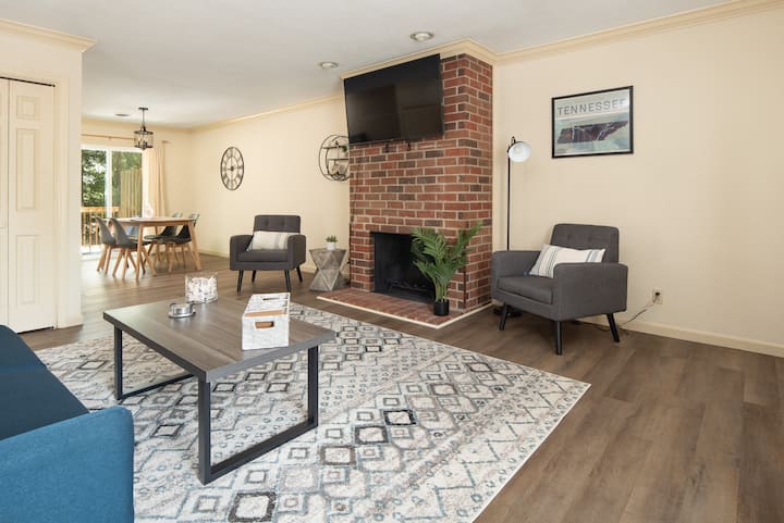 Welcome To The Elms - Oak Ridge, TN