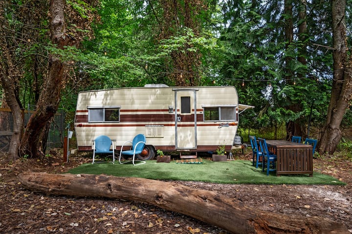 Coastal 1965 Shasta For 3 Adults 2 Kids - Tacoma, WA