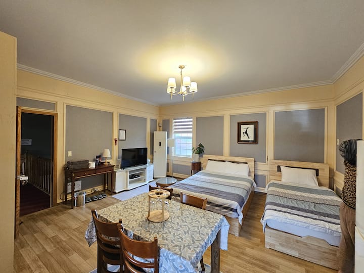 빨강궁전펜션_1_22평(2층),이호해수욕장&협재 차로 15분,전라도식 식당운영 - Jeju