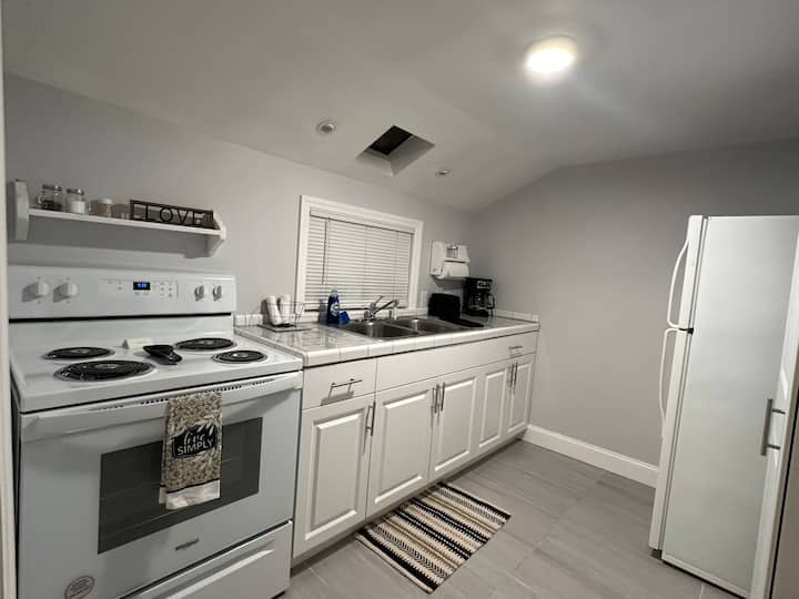 Tranquil Hideaway: 2-bedroom Retreat Near Mills/50 - 윈터파크