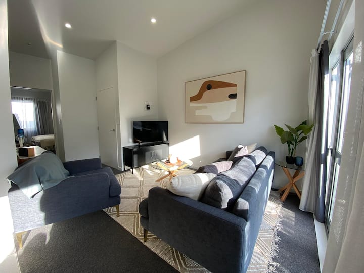 Sleek Modern City Apartment - Christchurch