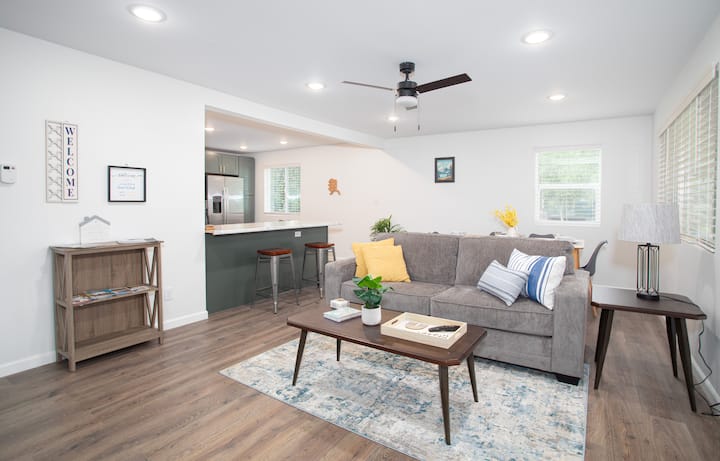 Ellie’s Contemporary And Stylish Fairbanks Retreat - Fairbanks, AK