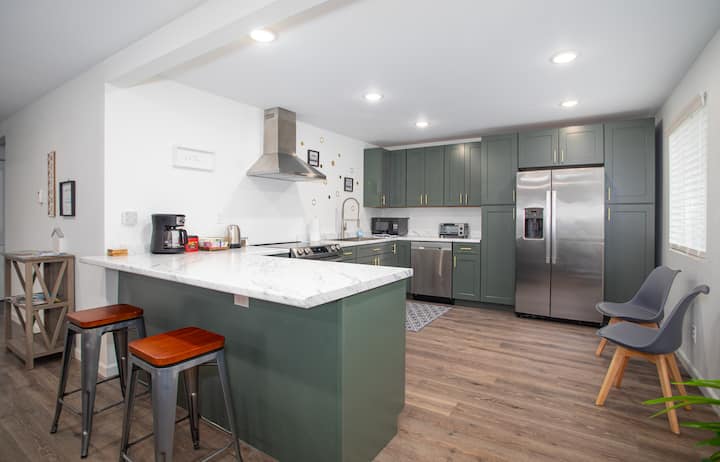 Ellie’s Contemporary And Stylish Fairbanks Retreat - Fairbanks, AK