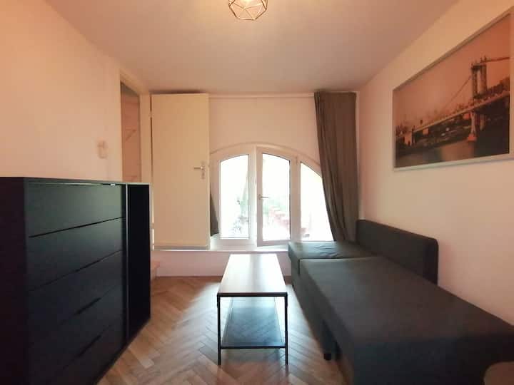 Tiny Apartment In Vibrant Location In Bergmannkiez - Berlín