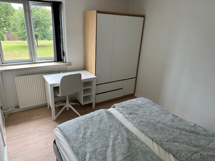 Spacious Bright Room And Garden - Odense
