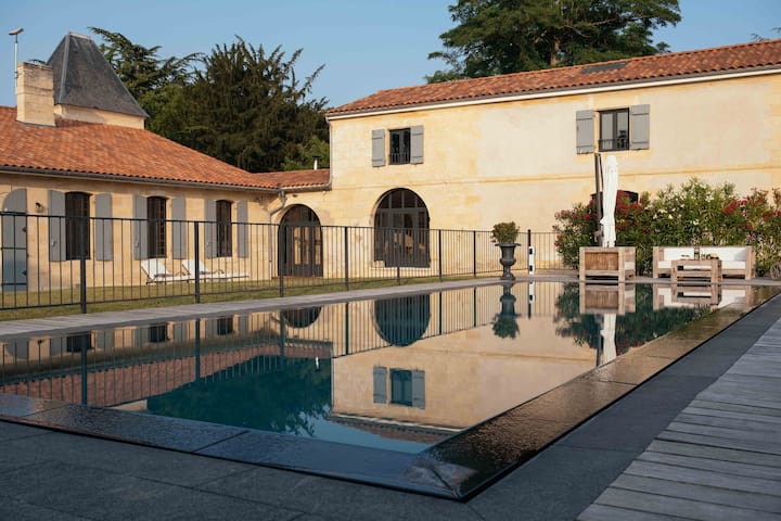 Château Avec Gouvernante Proche Saint-emilion - Coutras