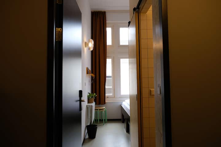 Tweepersoonskamer In Hostel & Bar De Basis - Zwolle