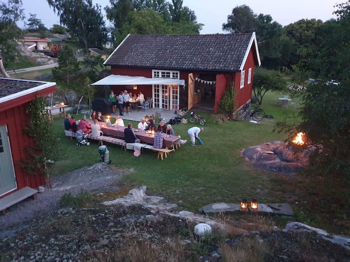 Underbar Ombyggd Ladugård På Härliga Flatön - Lysekil