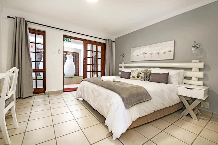 Studio | Always On | Work Or Relax | Near Airport - Edenvale