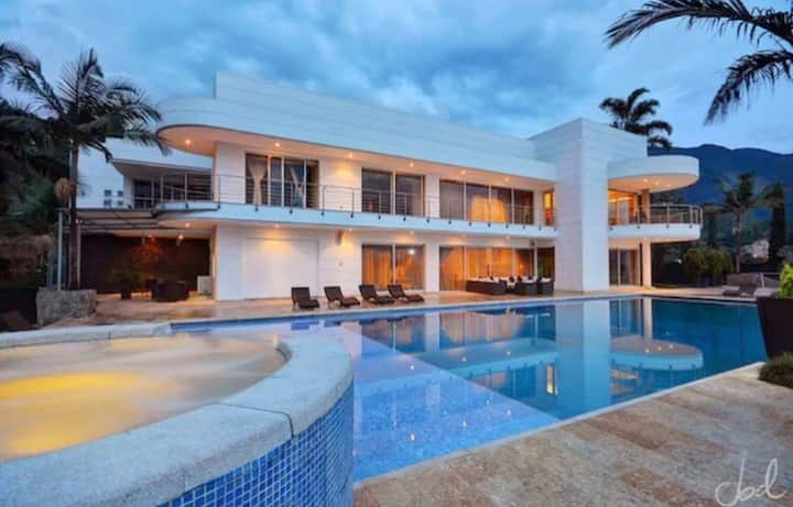 Marble Pool Mansion 12 Bedroom Butler Jacuzzi A/c - Medellín