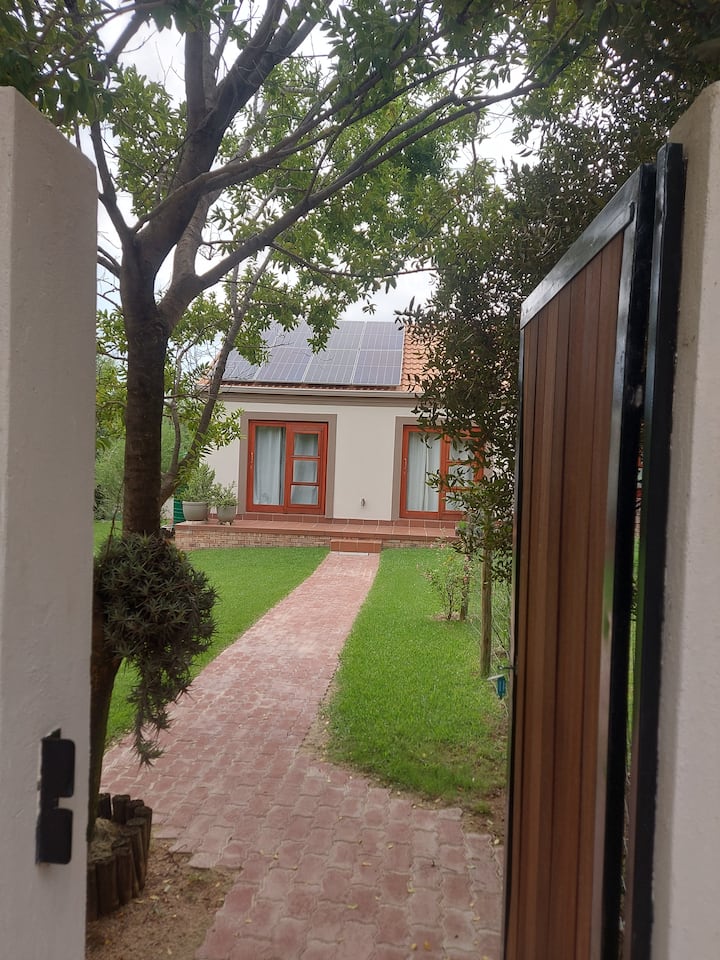 Garden | Pet Friendly | Good Wifi | Long Stays - Lanseria