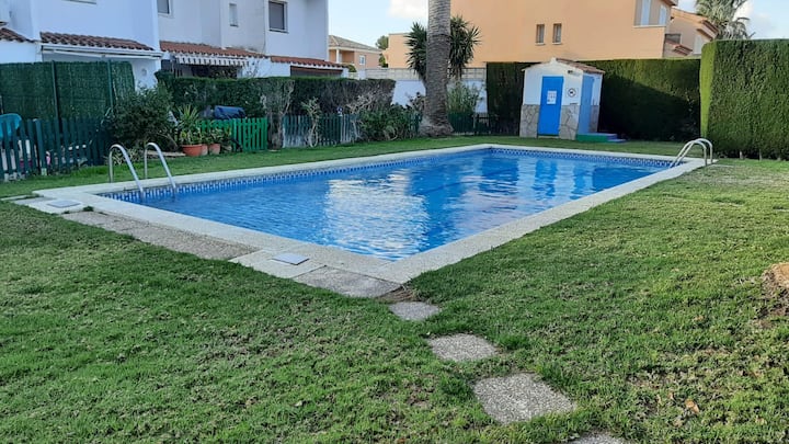 Estupenda Casa En Miami Playa - Miami Platja