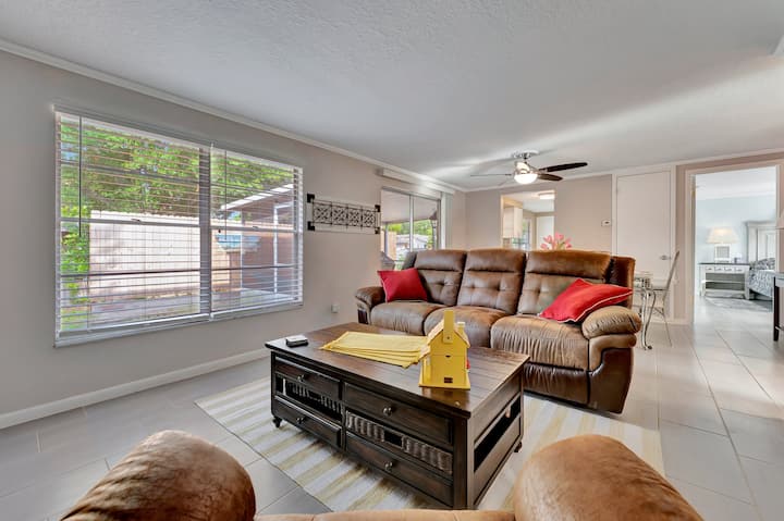 5 Mins To The Beach! Pet Friendly & Bbq Grill! - Tarpon Springs, FL