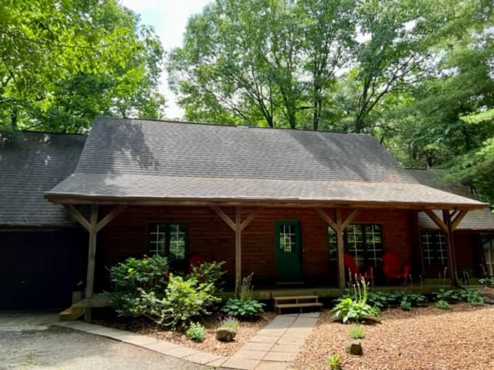 Log Cottage With Pinery Pass, Games Room, Fire Pit - Port Franks