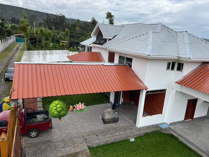 Casa Vacacional Con Piscina - Quito