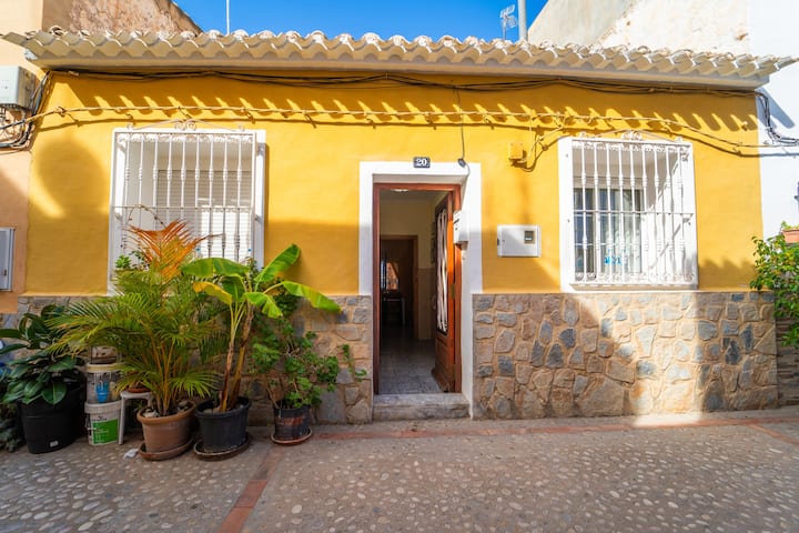 Local Cottage House With Private Terrace - Villajoyosa