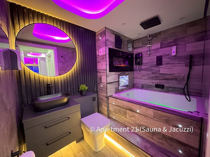 Suite 21 Jacuzzi & Sauna Spa - Halifax