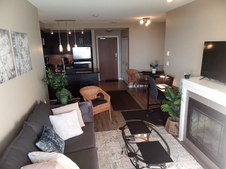 Sunsets, Waterfront & Skytrain - New Westminster