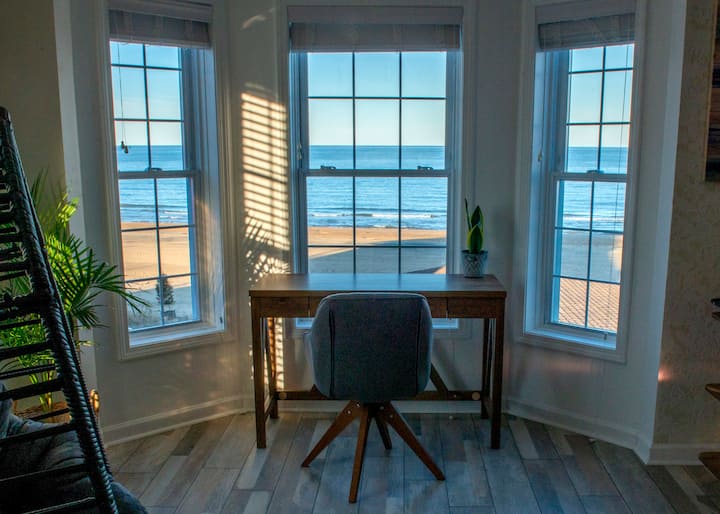 Beachfront Getaway, Pet Friendly - Norfolk, VA